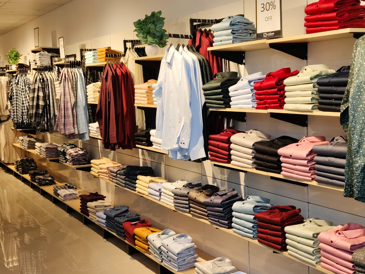 1 Ultimate Garments Rack – Stylish & Durable Clothing Display